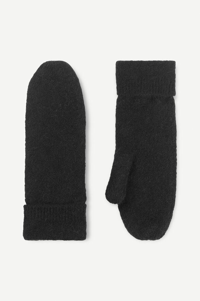 Alpaca mitten in black – BEYOND STUDIOS