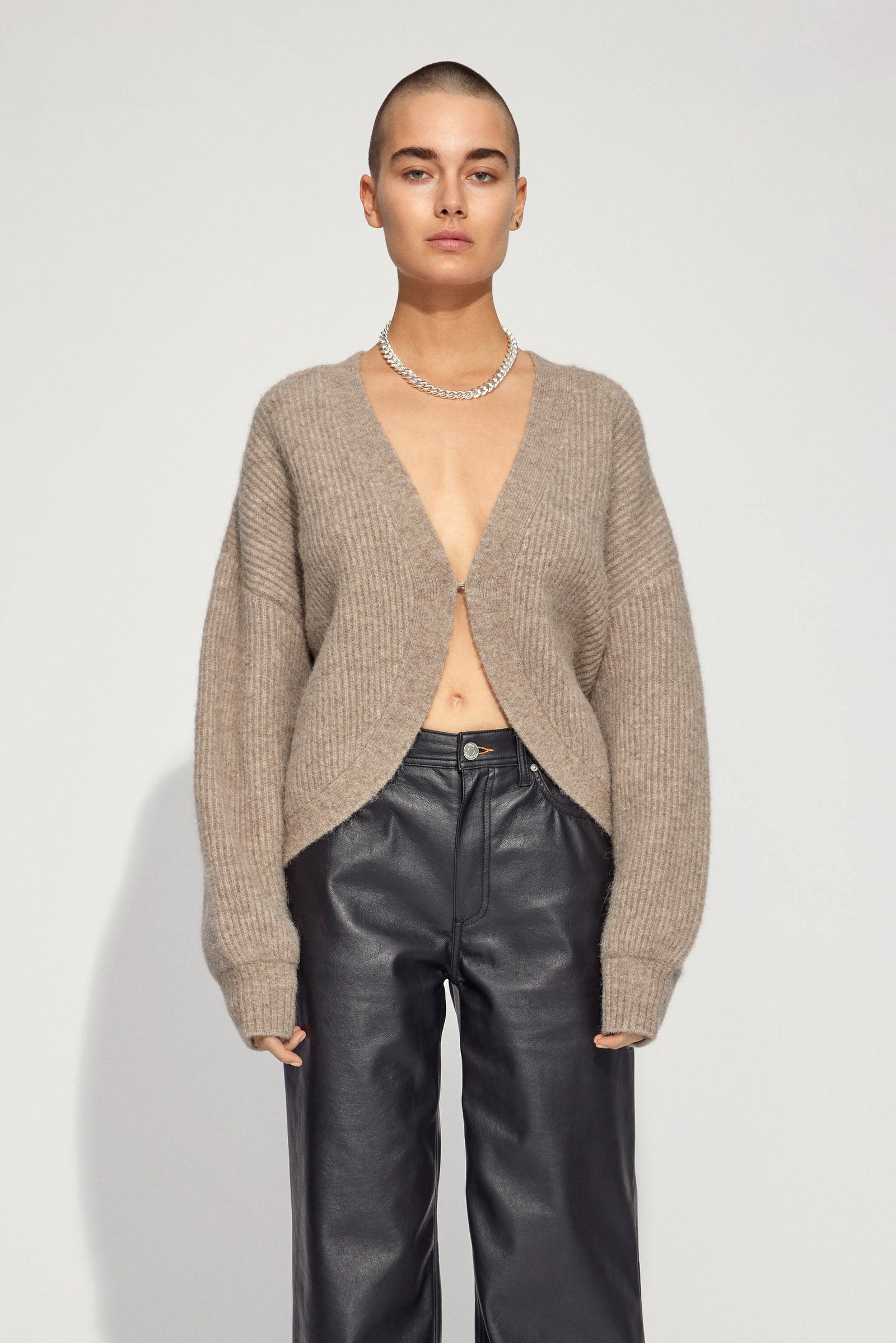 Kinley by Won Hundred - black – BEYOND STUDIOS