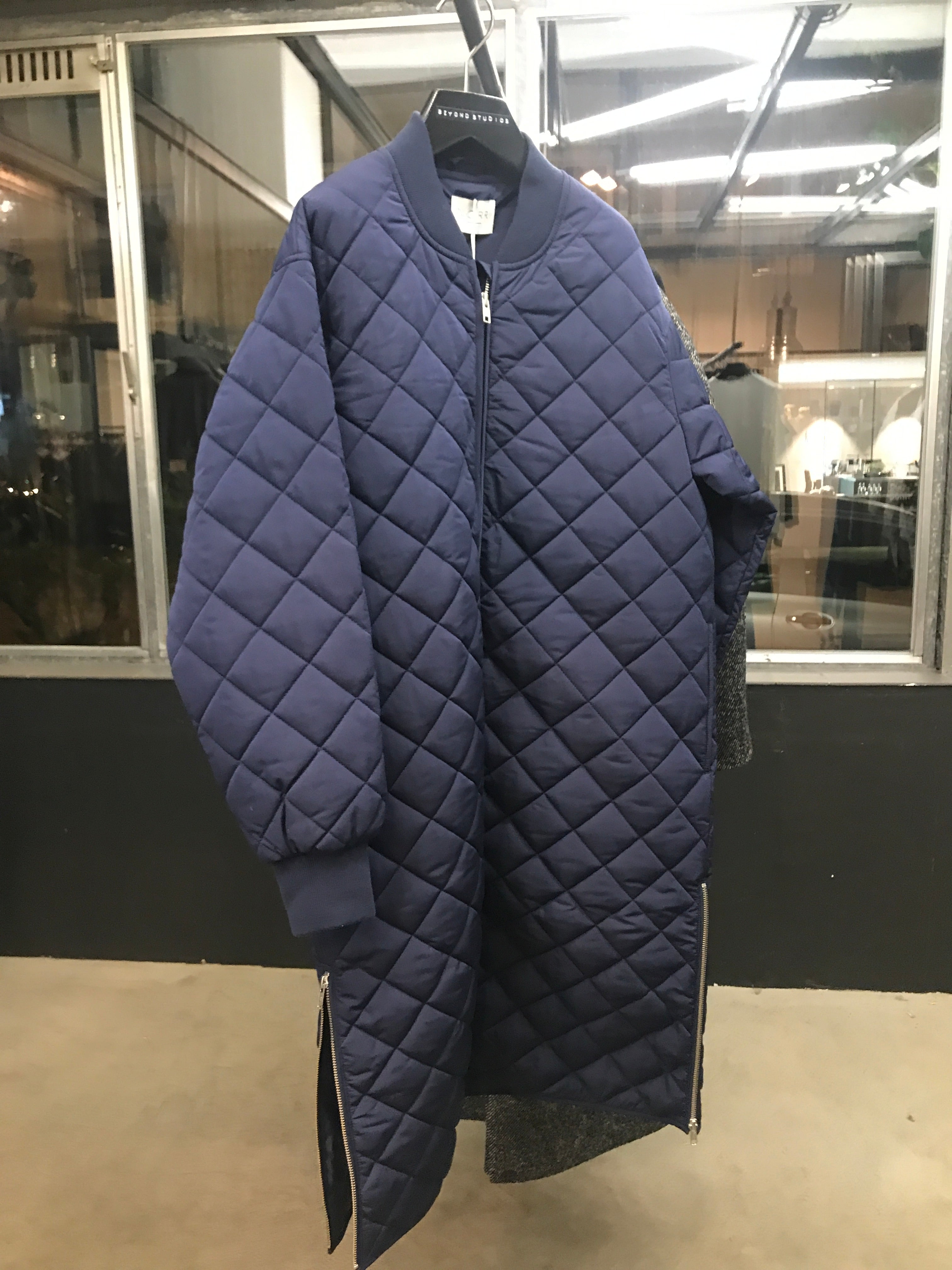 PADDED JACKET IN DARK BLUE – BEYOND STUDIOS